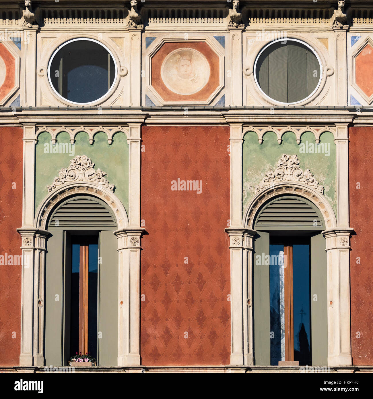 Windows in Venetian Gothic style of an old Italian palace Stock Photo ...