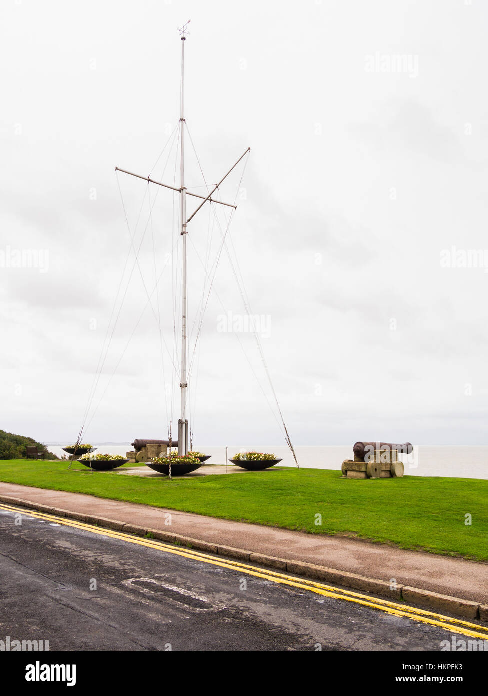 Maritime memorial birds hi-res stock photography and images - Alamy