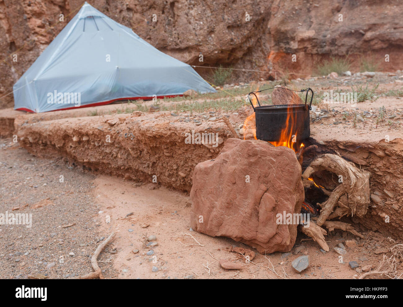 Tent and wood fire cooking in a desert Stock Photo - Alamy
