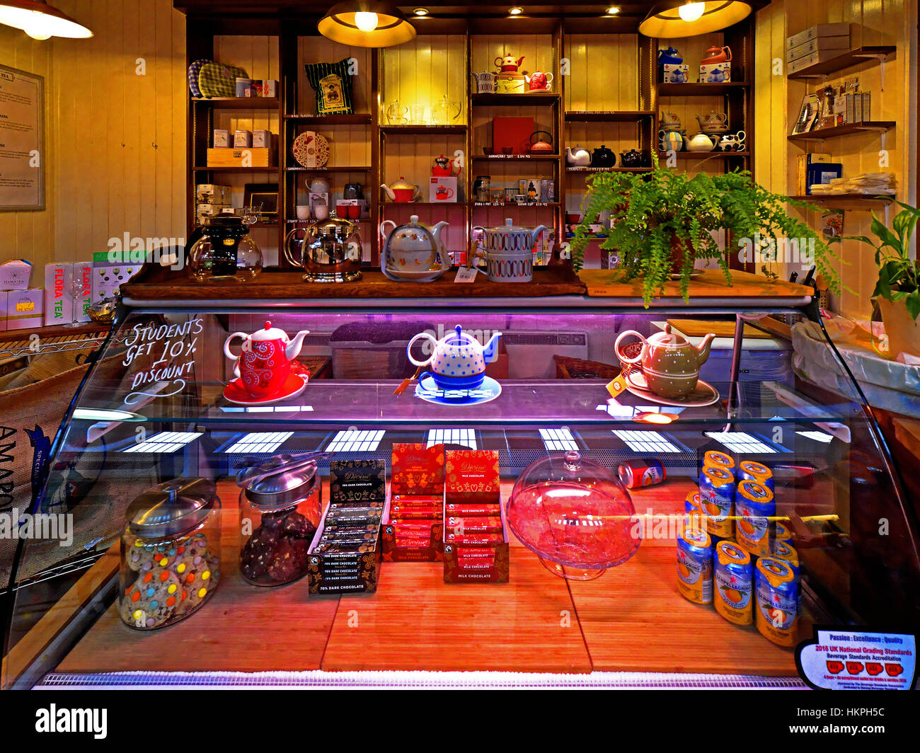 Victoria queen tea hi-res stock photography and images - Alamy