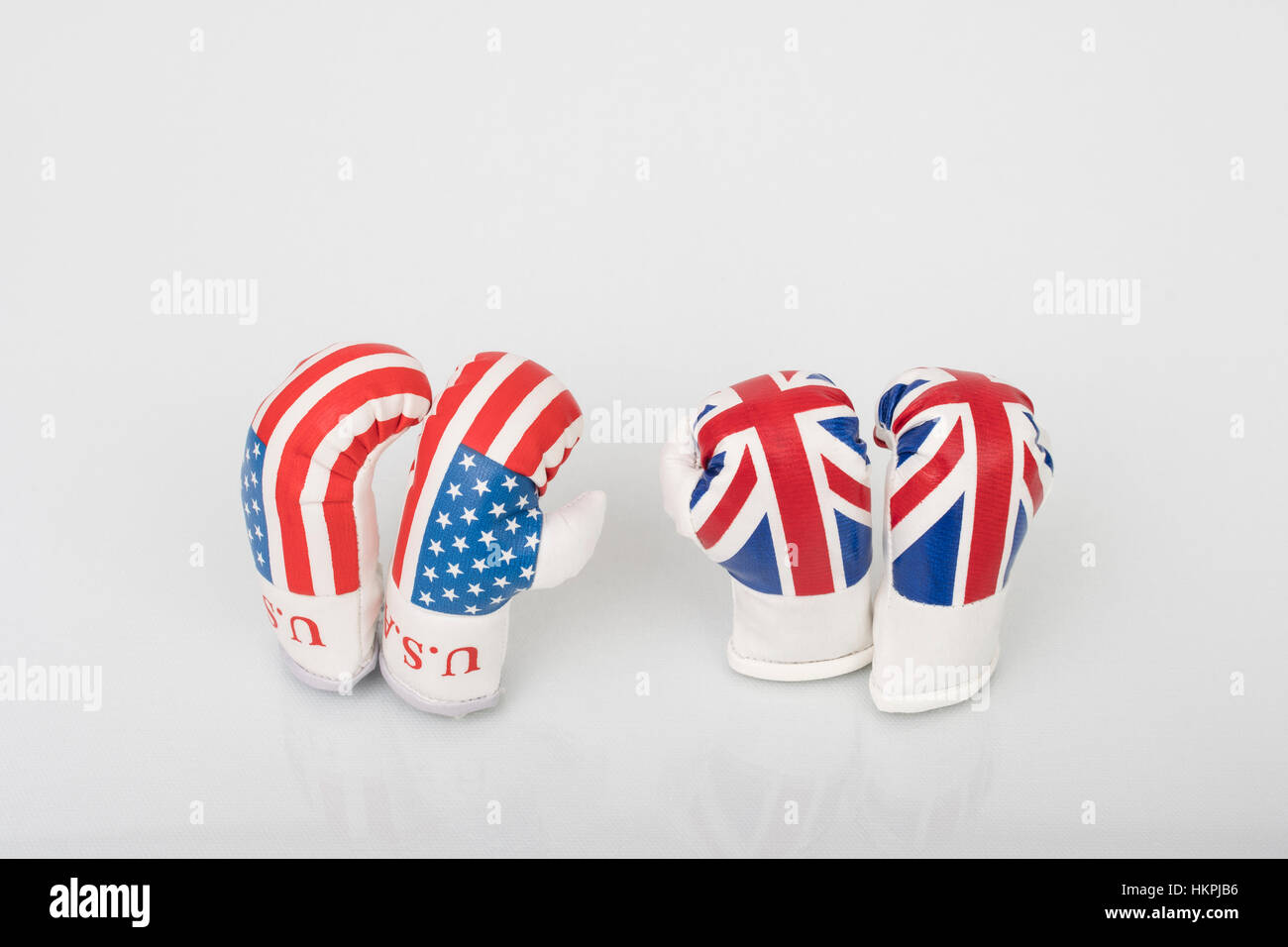 Mini boxing gloves with Union Jack and Stars & Stripes printed motifs n ...