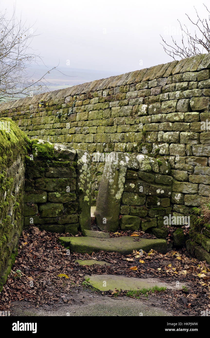 Graveyard dry stone wall hi-res stock photography and images - Alamy