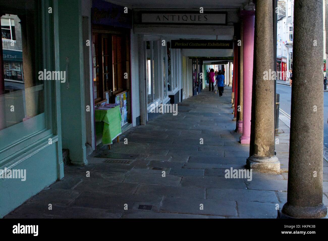 Street View Totnes Devon Stock Photo - Alamy