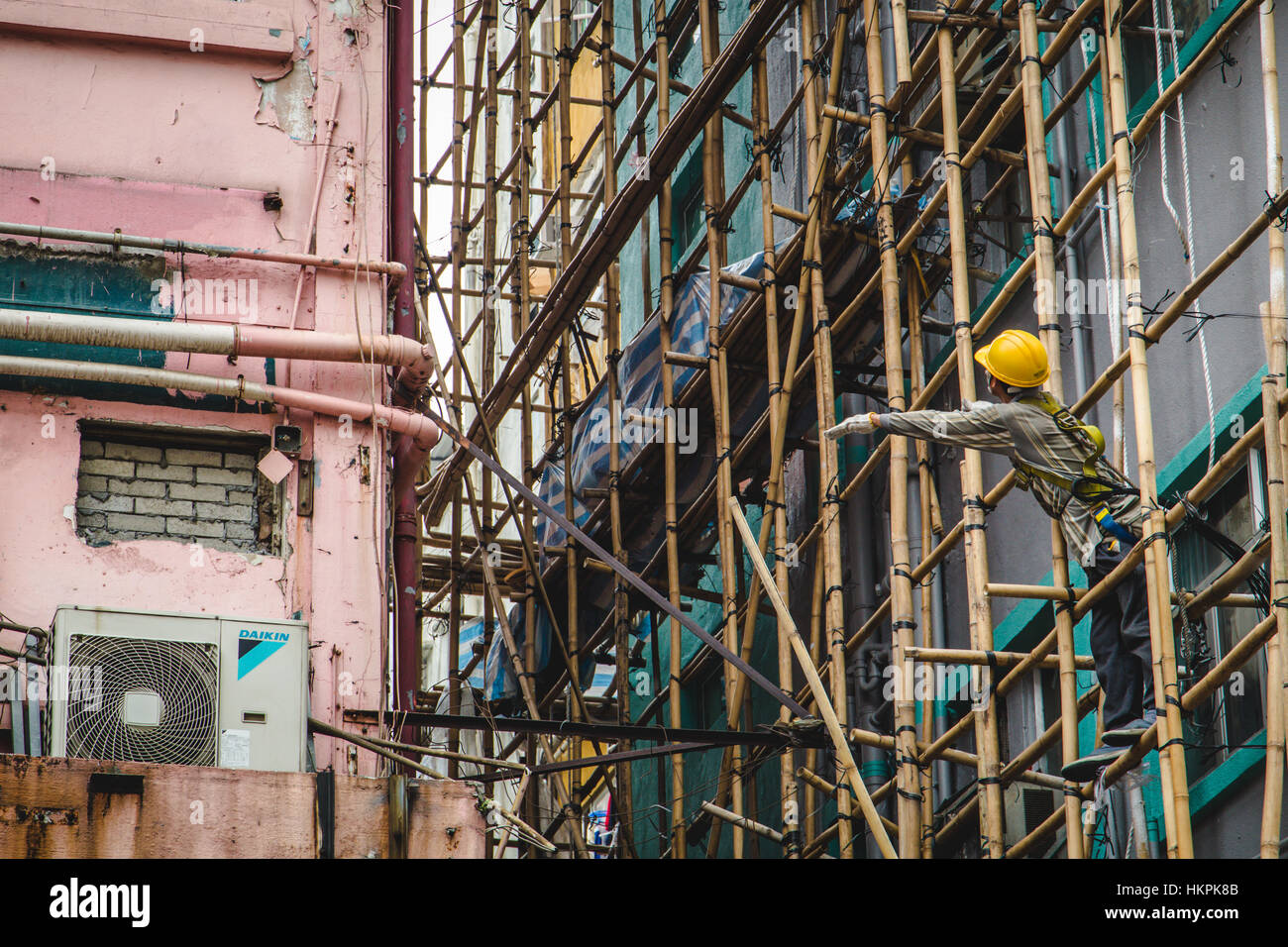 Construction workers working on bamboo scaffolding in Hong Kong Stock Photo - Alamy
