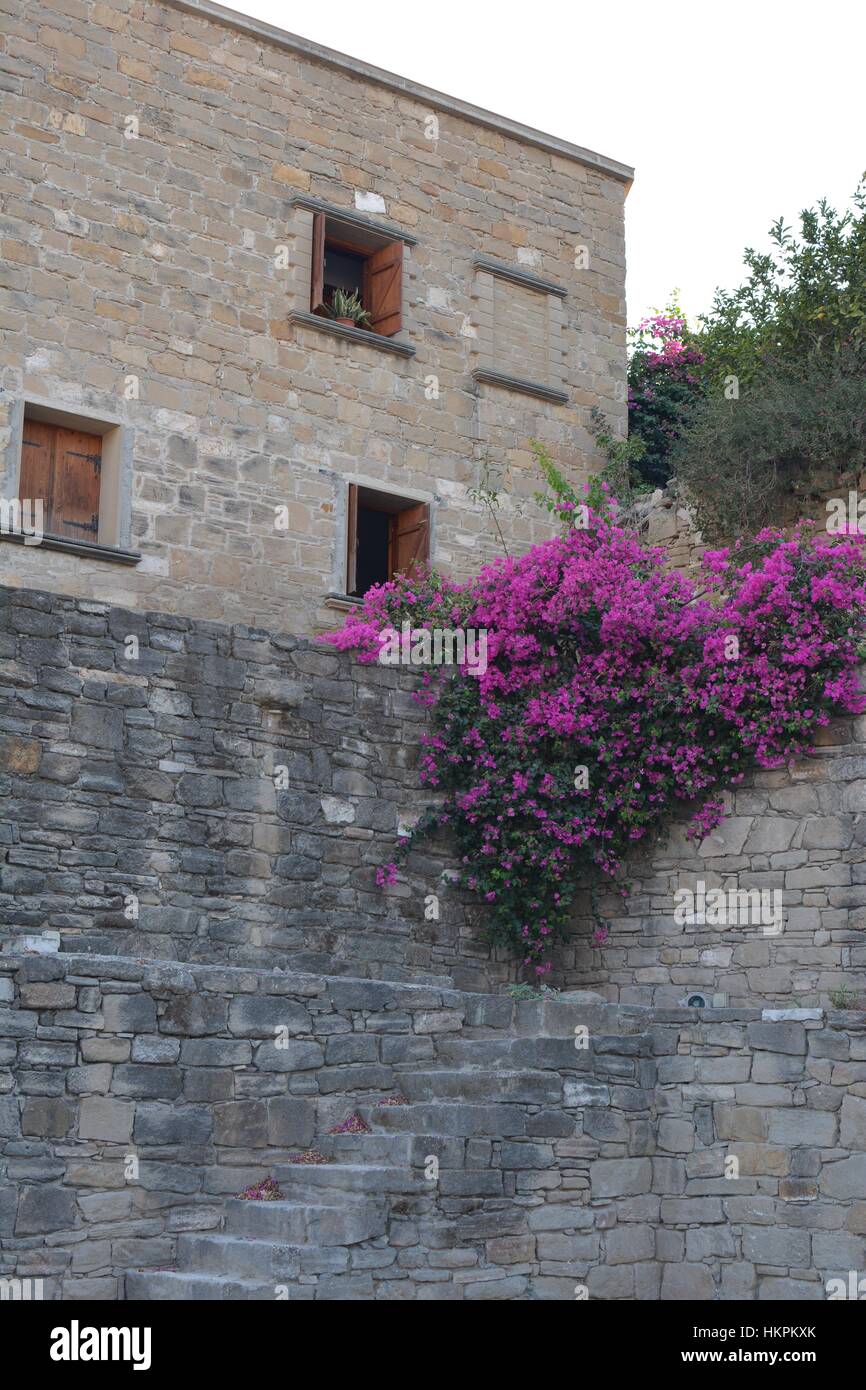 Old rustic apartment building hi-res stock photography and images - Alamy
