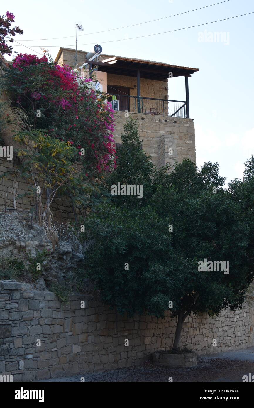 Old rustic apartment building hi-res stock photography and images - Alamy