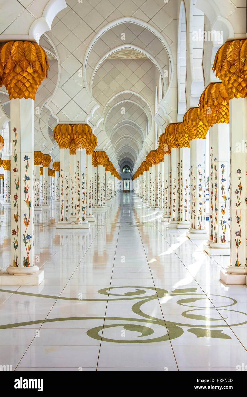 Columns background of Grand Mosque Stock Photo - Alamy