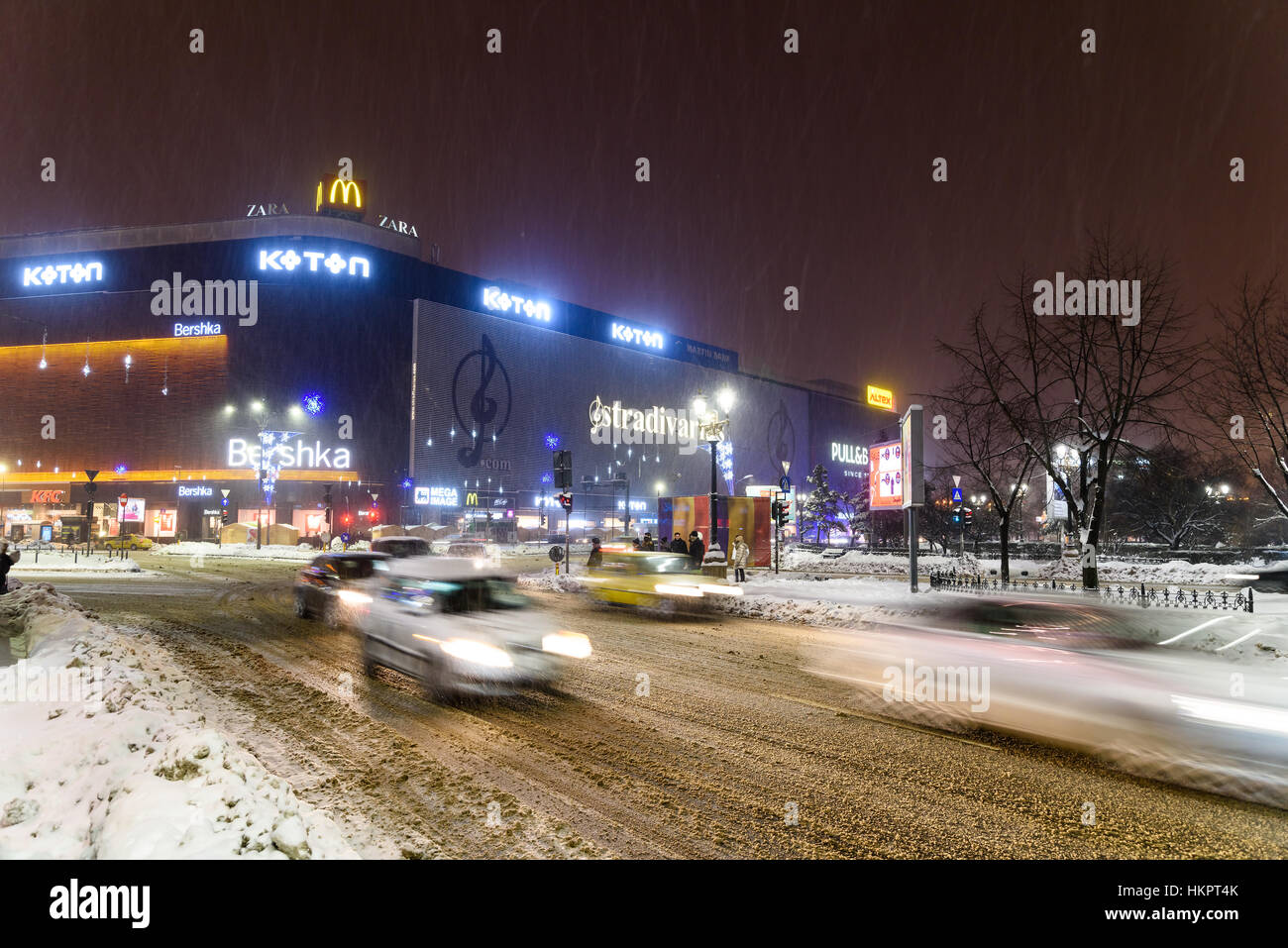 Buildings night during snowstorm in hi-res stock photography and images ...