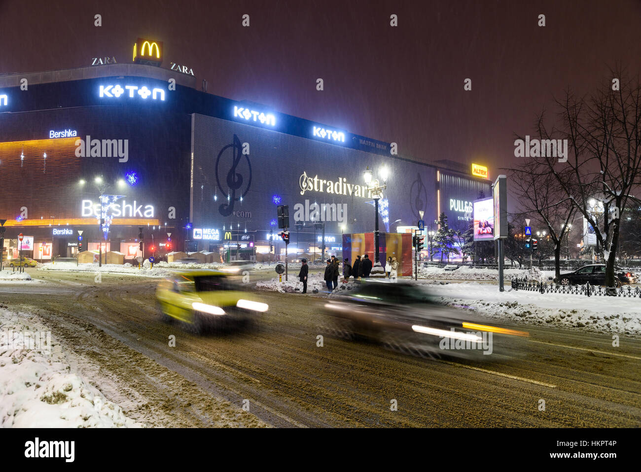 Buildings night during snowstorm in hi-res stock photography and images ...