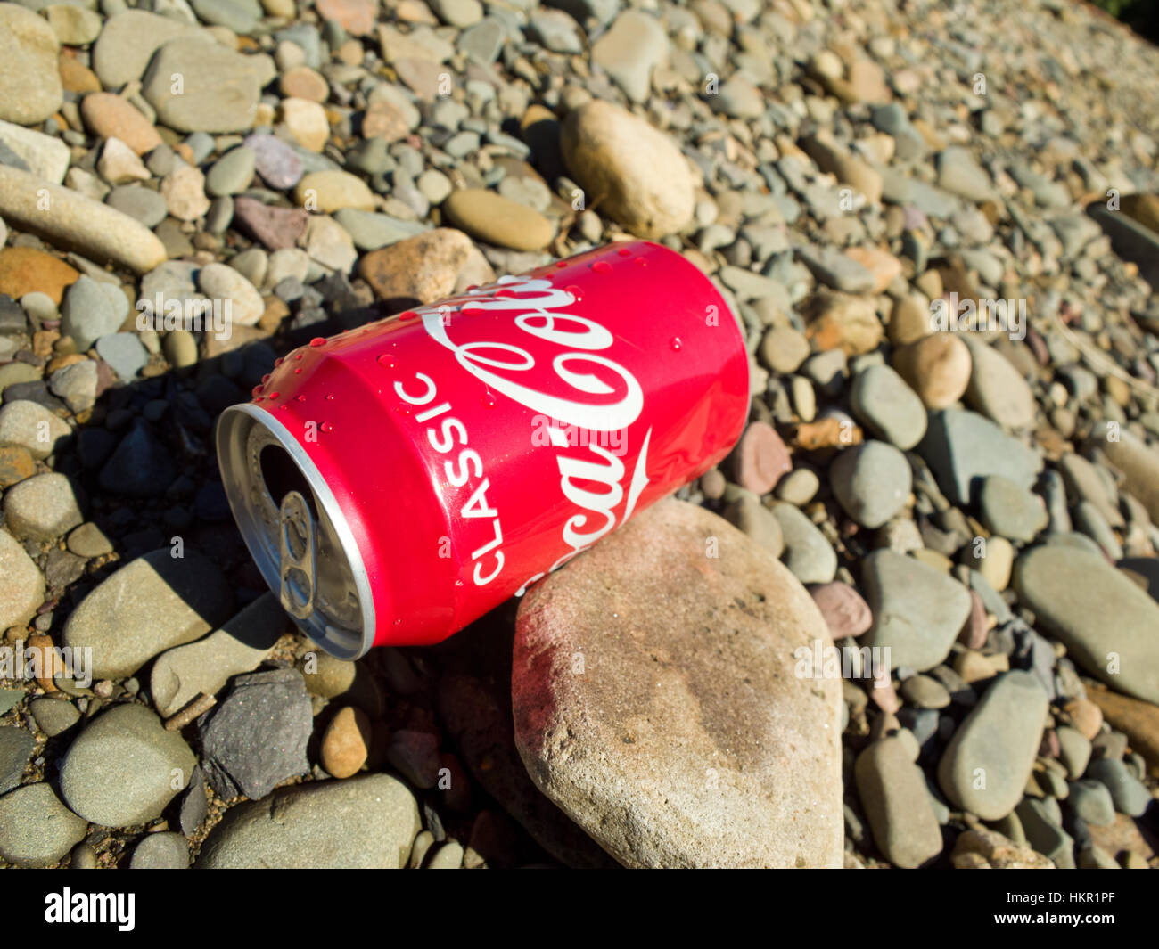 Classic coca cola drinks can litter Uk Stock Photo - Alamy