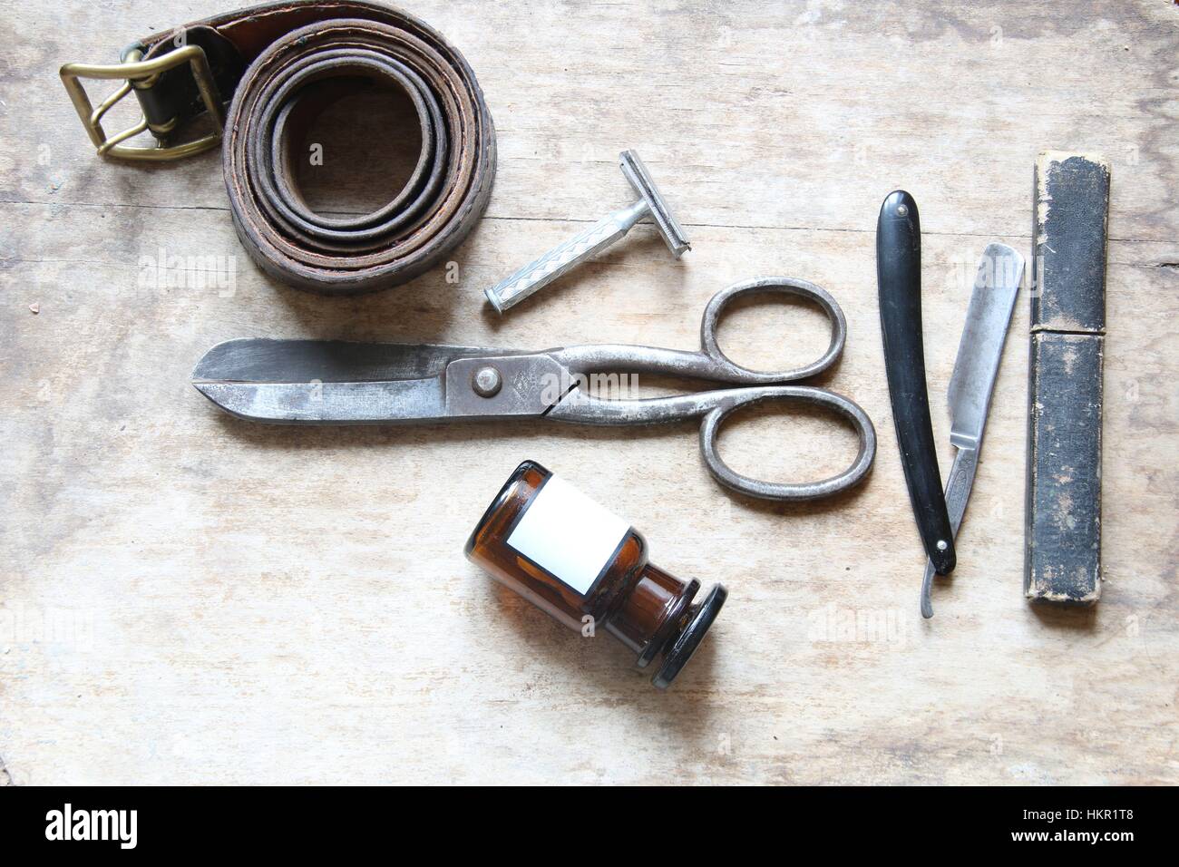 Vintage barbershop barber tools hi-res stock photography and images - Alamy