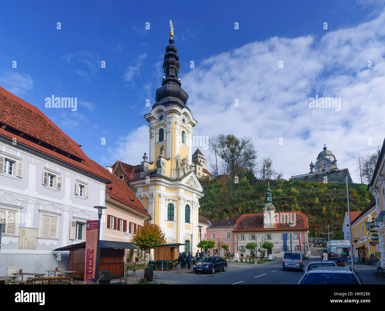 Ehrenhausen an der Weinstraße: Pfarrkirche am Hauptplatz, oberhalb ...