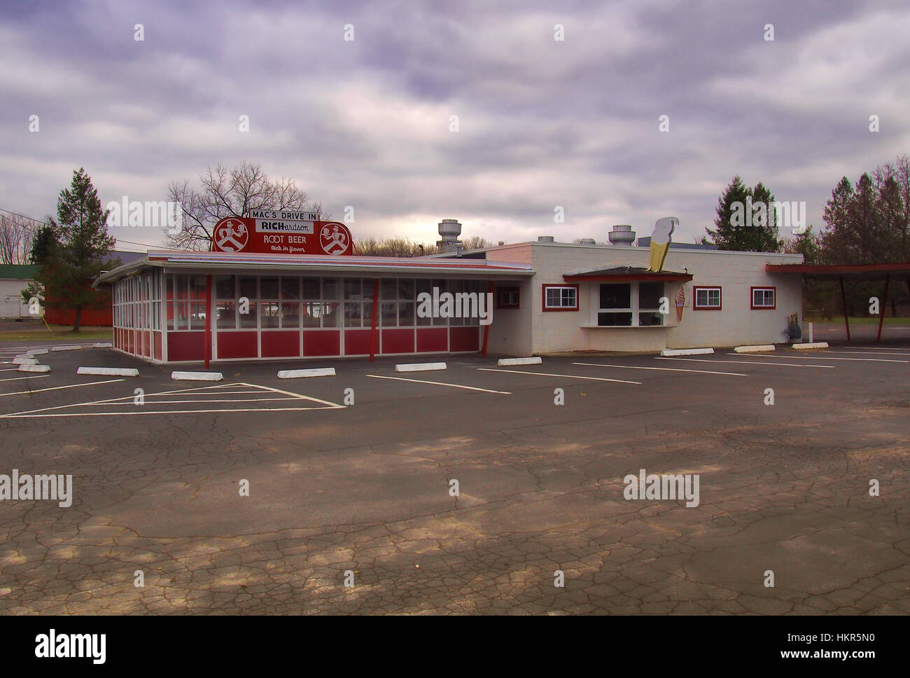 Vintage drive in restaurant in the usa hi-res stock photography and ...