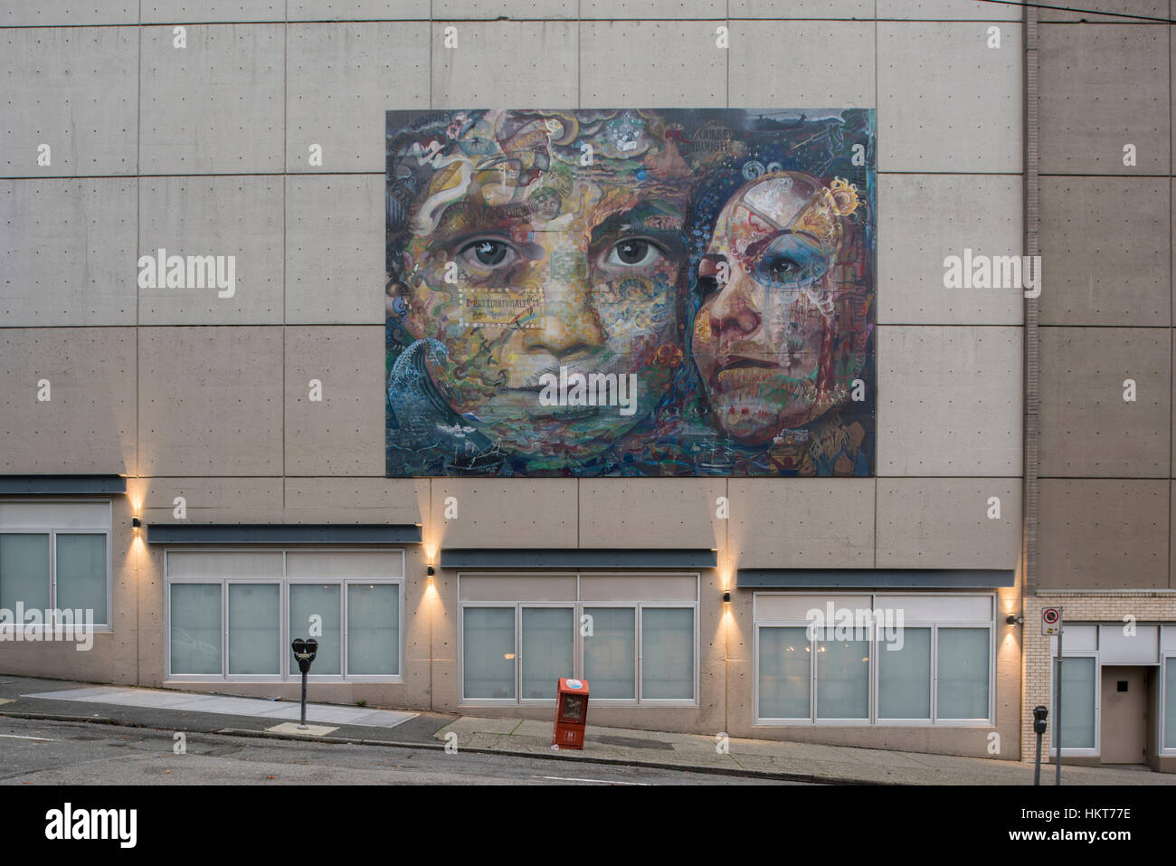 Mural on side downtown building hi-res stock photography and images - Alamy