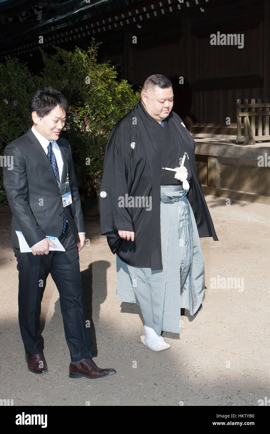 Tokyo's Meiji Jingu Shrine before a packed crowd. 27th Jan, 2017 ...
