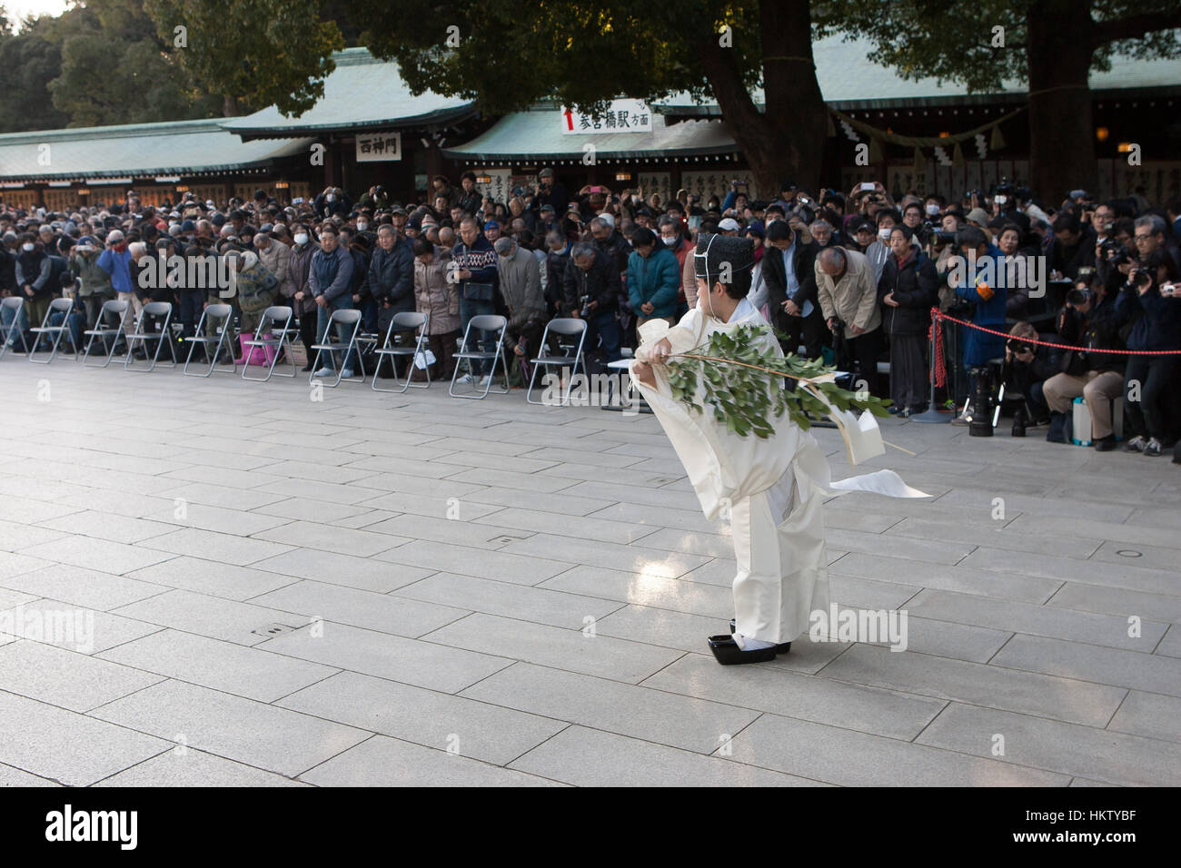 Tokyo's Meiji Jingu Shrine before a packed crowd. 27th Jan, 2017 ...