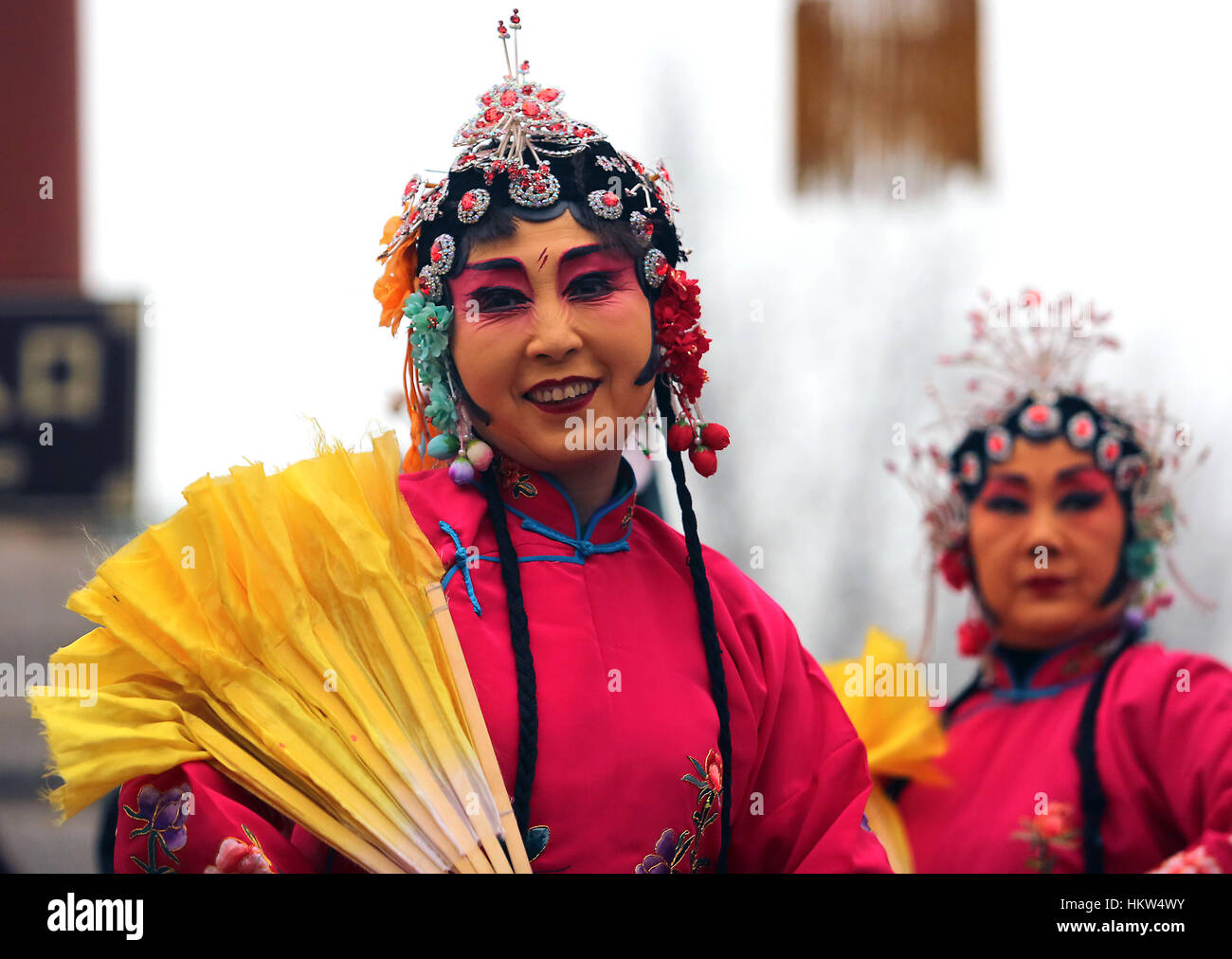 Beijing, CHINA, China. 28th Jan, 2017. Chinese perform traditional ...