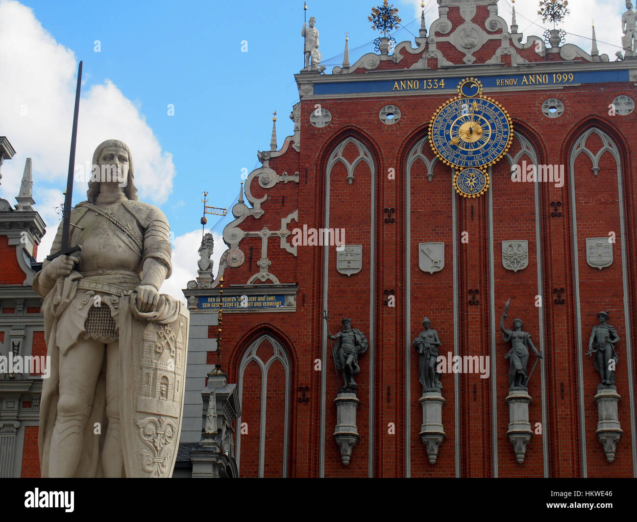 A historic statue and facade in Riga, Latvia Stock Photo - Alamy