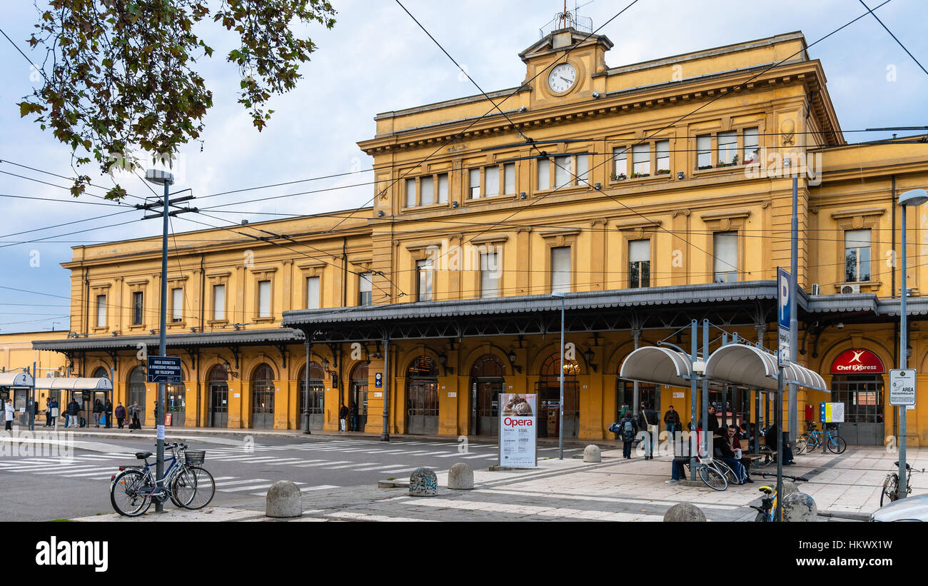 Stazione di modena hi-res stock photography and images - Alamy