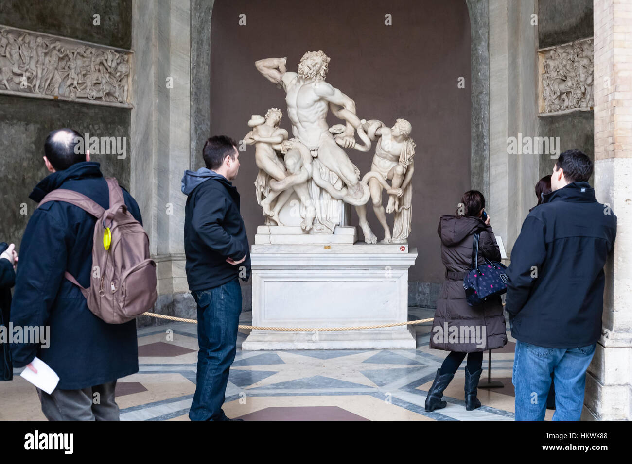 VATICAN, ITALY - DECEMBER 17, 2010: visitors near Laocoon and His Sons ...