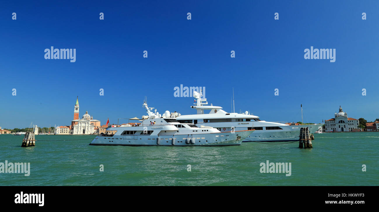 Pharaon boat hi-res stock photography and images - Alamy
