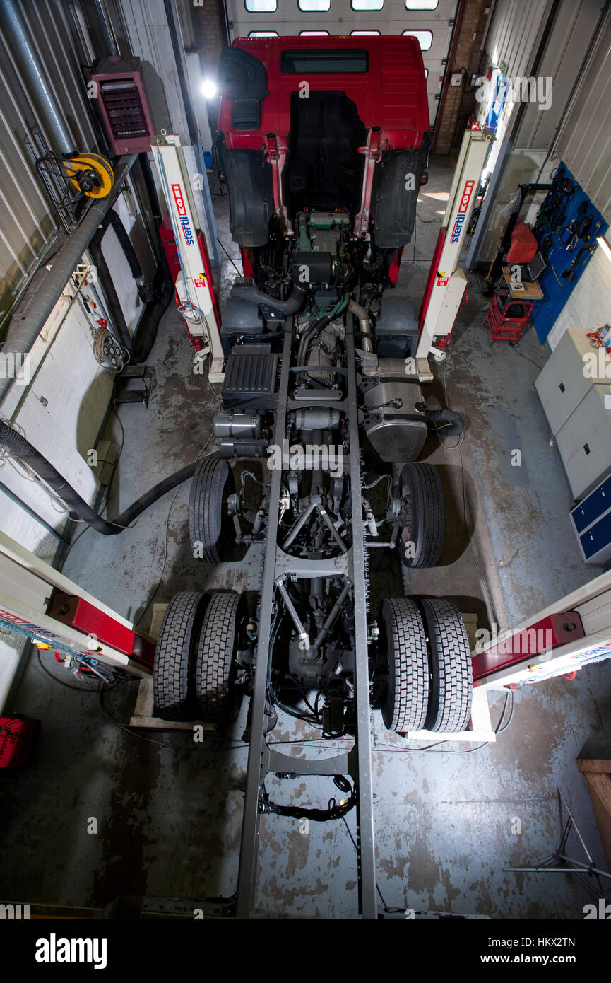 Truck hood bonnet open hi-res stock photography and images - Alamy