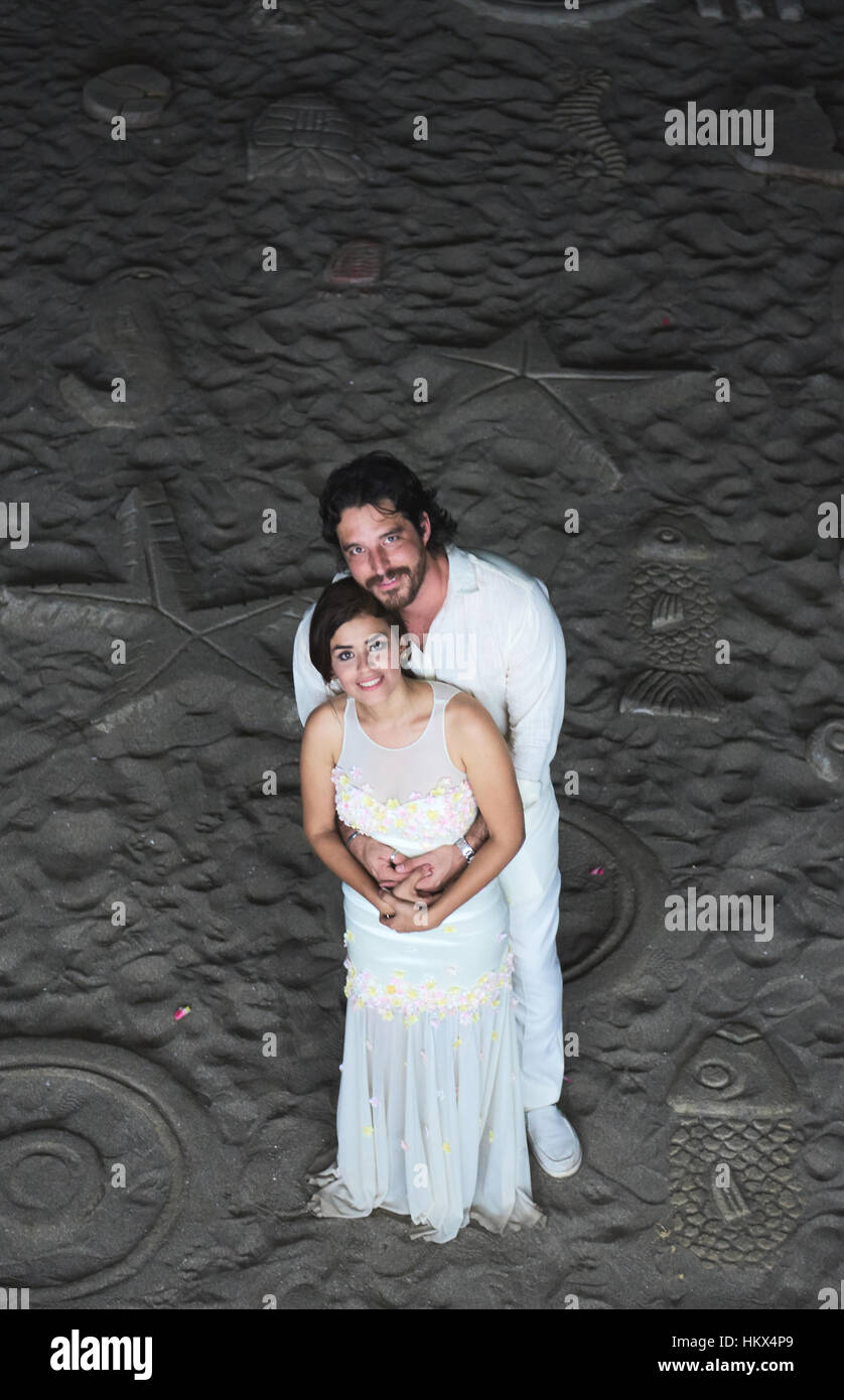wedding happy couple stand on sand at night Stock Photo - Alamy