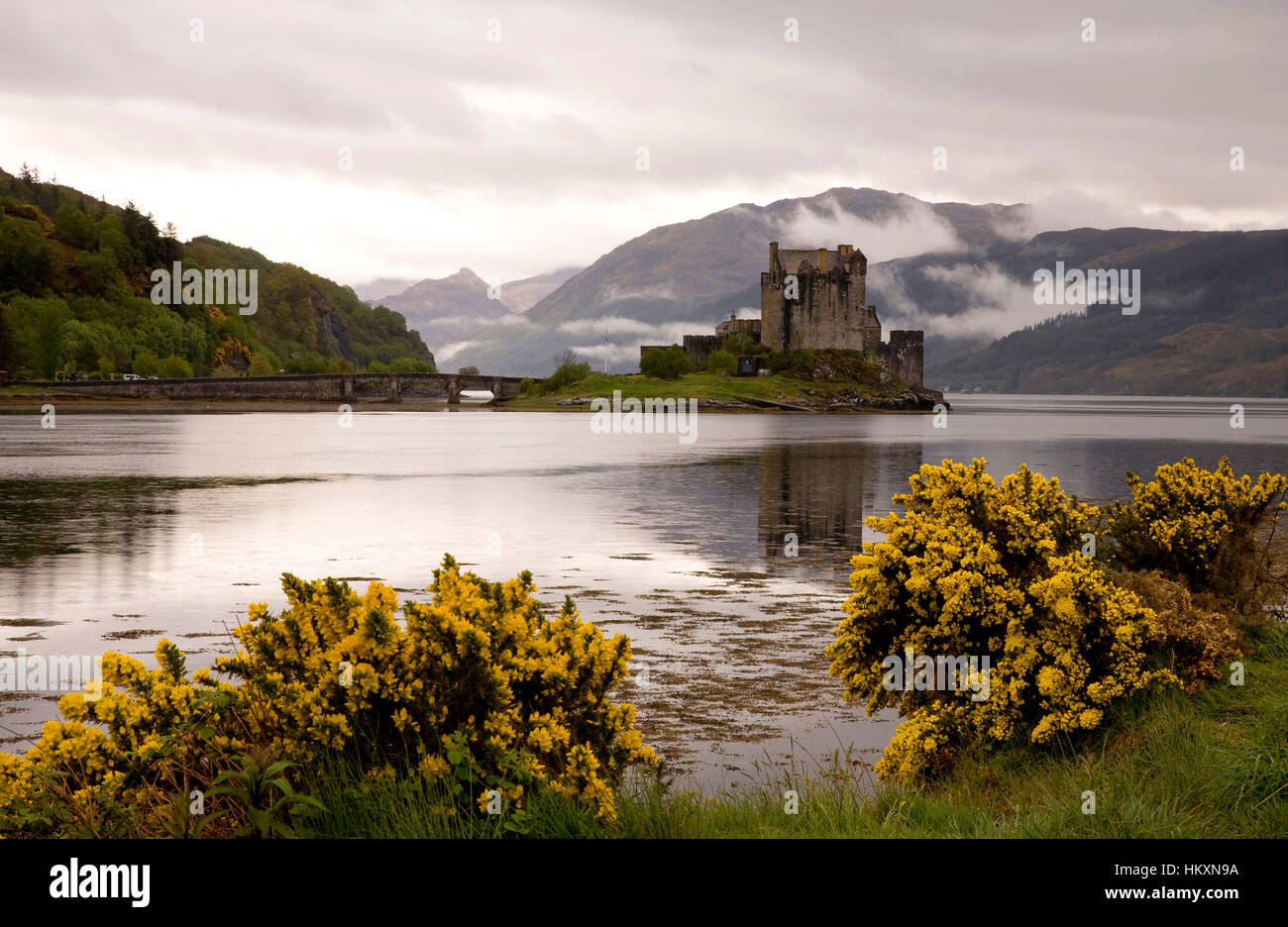 Ilean Donan Castle at Loch Duich, Dornie, Scottish Highlands, Scotland ...