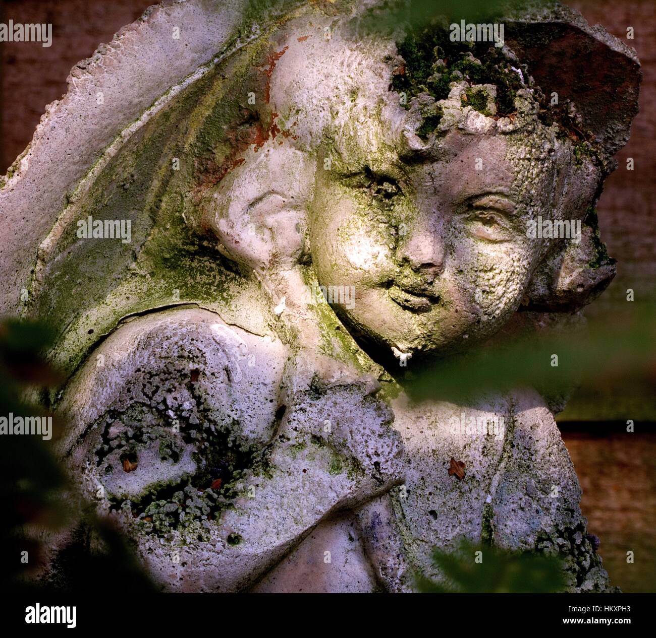 Stone angel head hi-res stock photography and images - Alamy