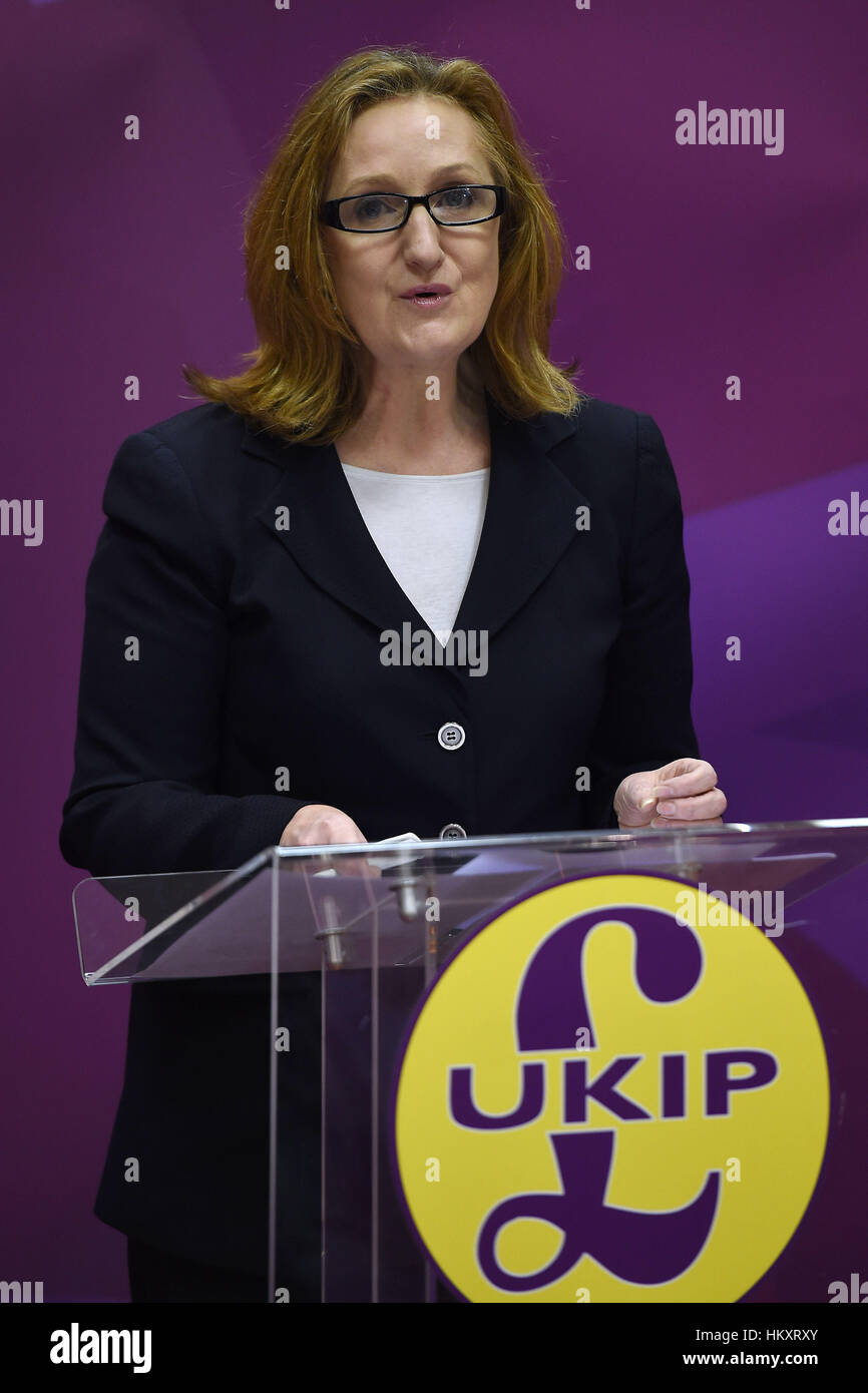 Health spokesman suzanne evans delivering hi-res stock photography and ...