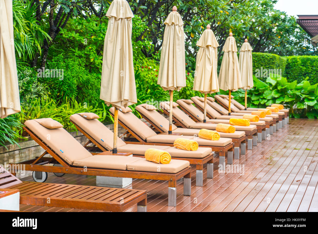 Swimming pool with relaxing seats Stock Photo - Alamy