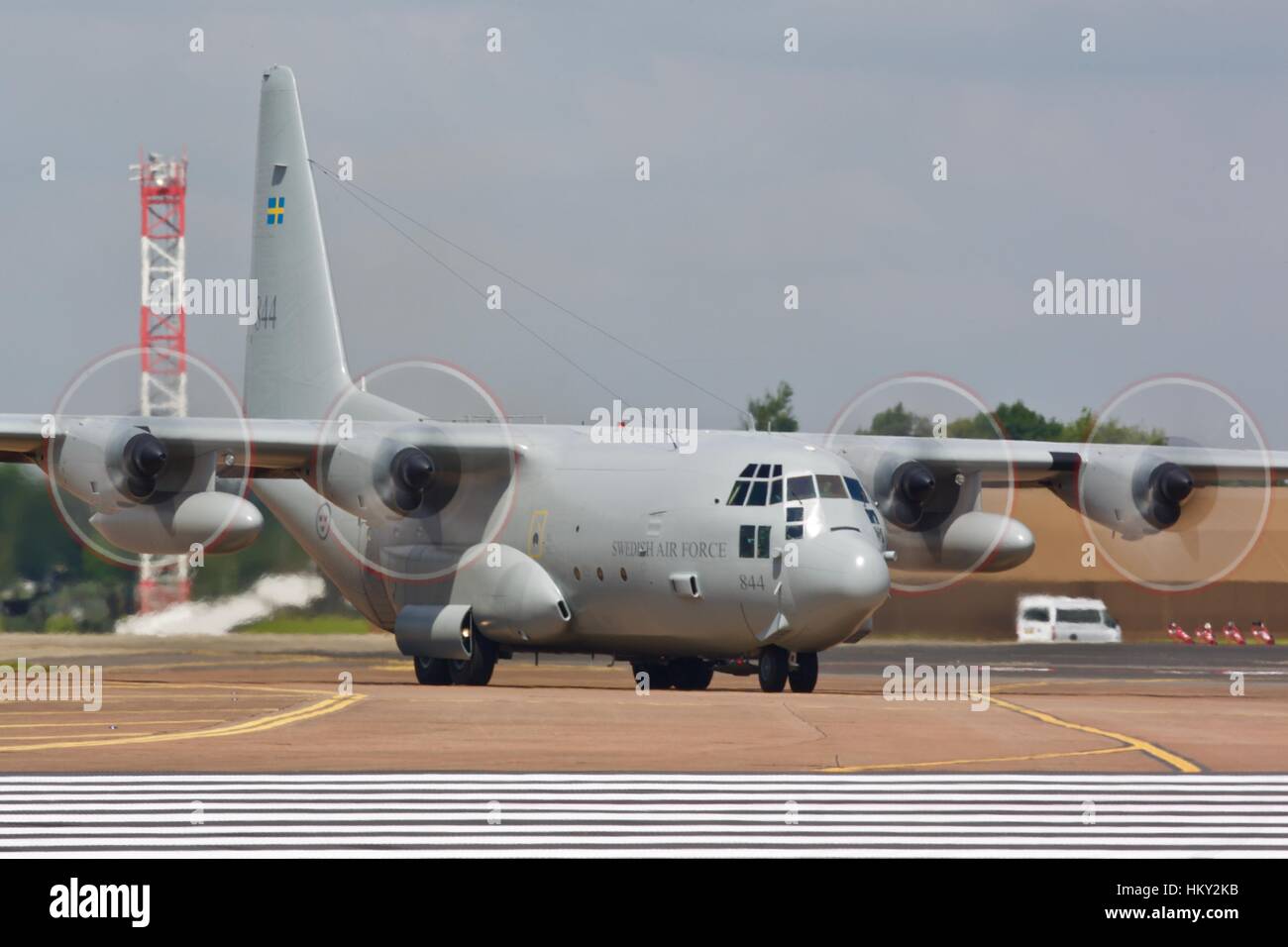 1954 c 130 hercules hi-res stock photography and images - Alamy