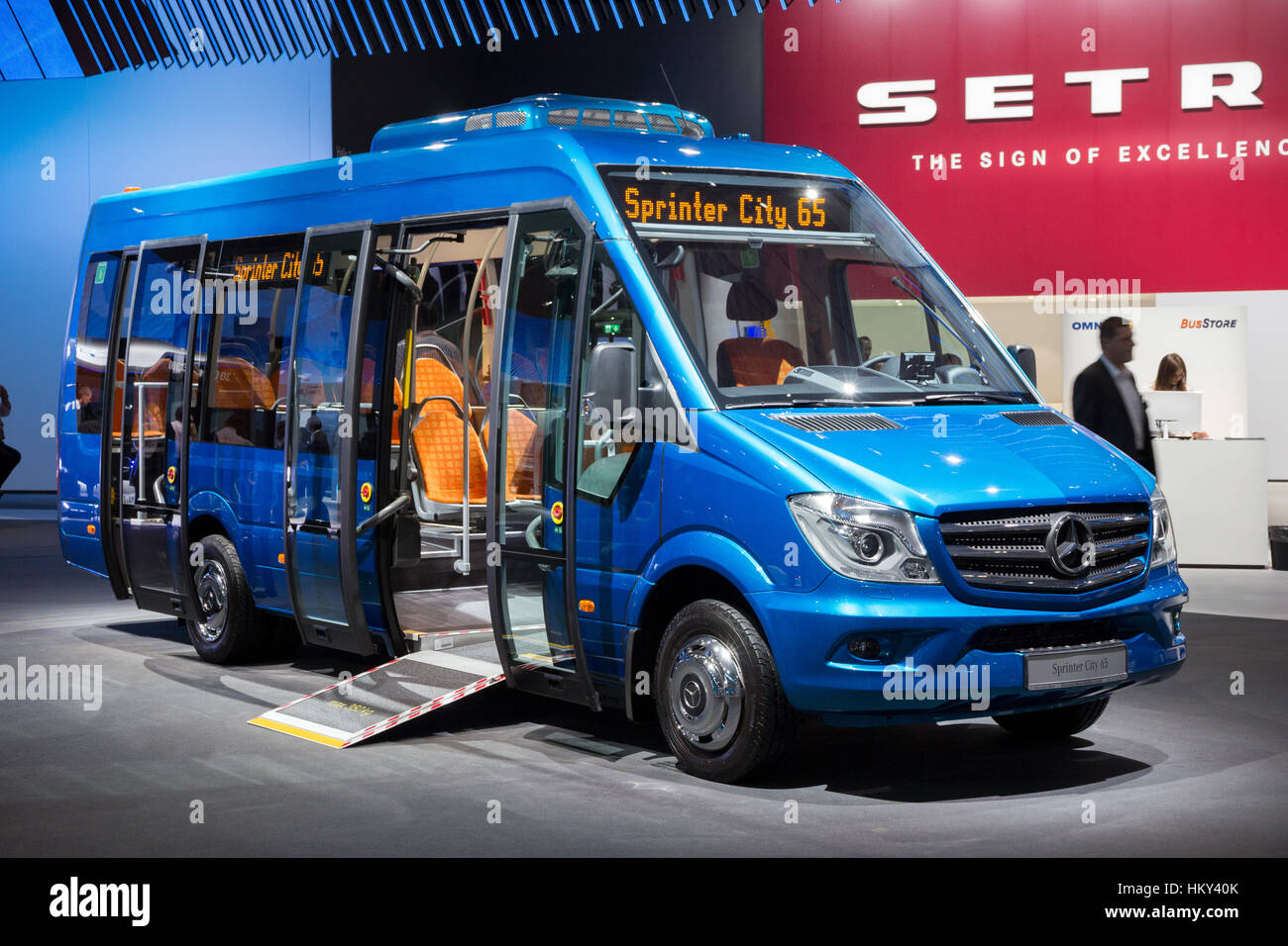 Mercedes minibus hi-res stock photography and images - Alamy