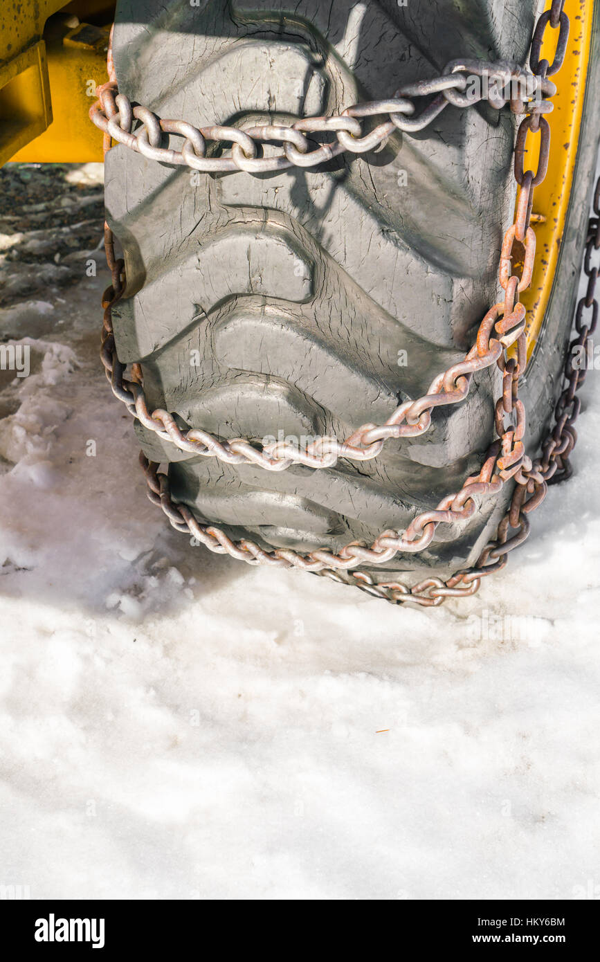 Wheel with chains on snow Stock Photo - Alamy