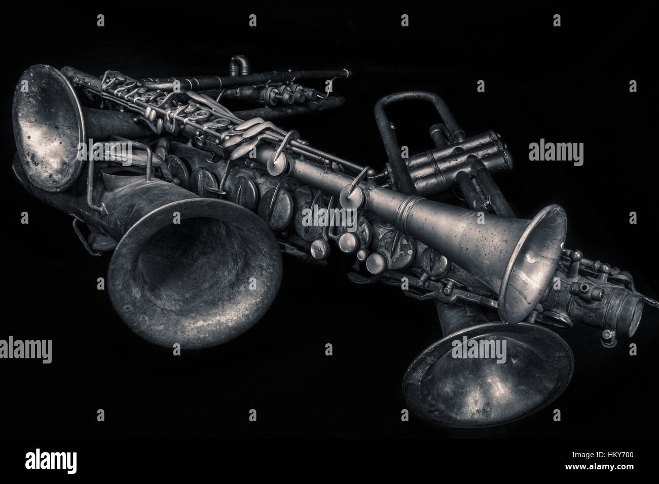 Black and white trumpet light hi-res stock photography and images - Alamy