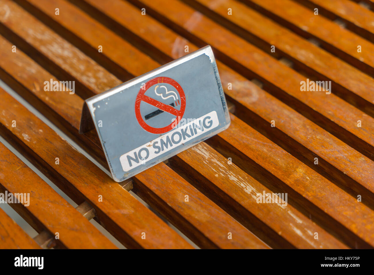 NO Smoking sign on wood table Stock Photo - Alamy