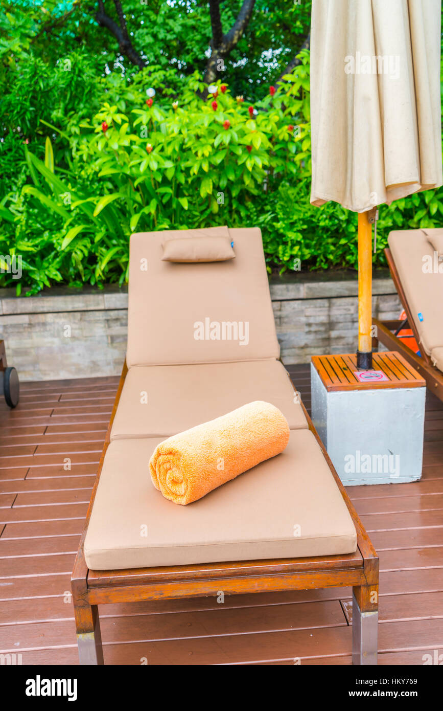 Swimming pool with relaxing seats Stock Photo - Alamy