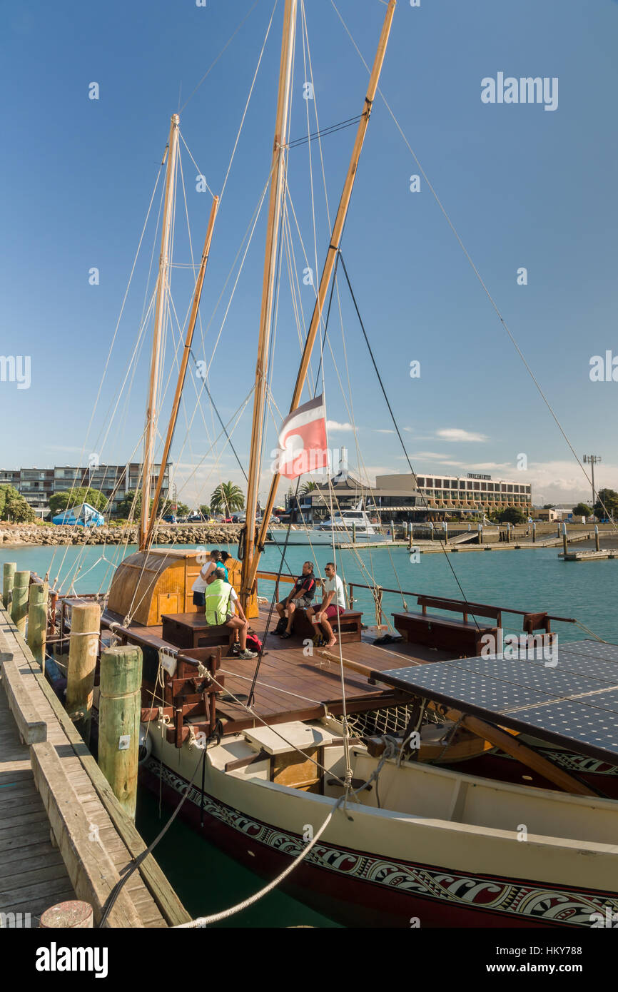 Maori waka hi-res stock photography and images - Alamy