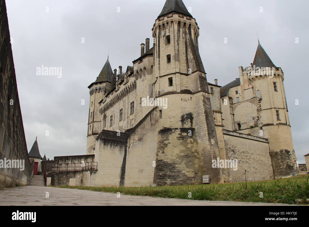 Tuffeau stone hi-res stock photography and images - Alamy