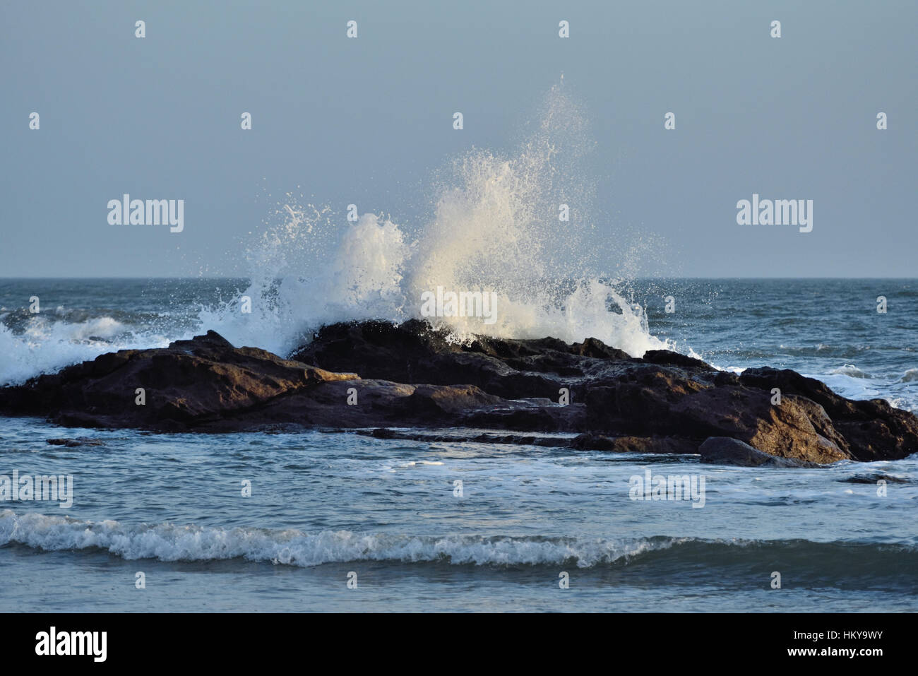 Water splash sea wave hi-res stock photography and images - Alamy