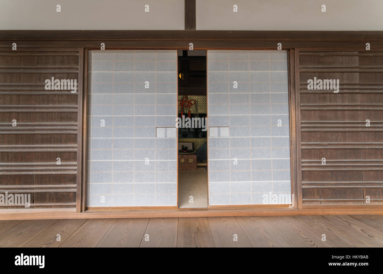 Japanese sliding paper door Stock Photo - Alamy