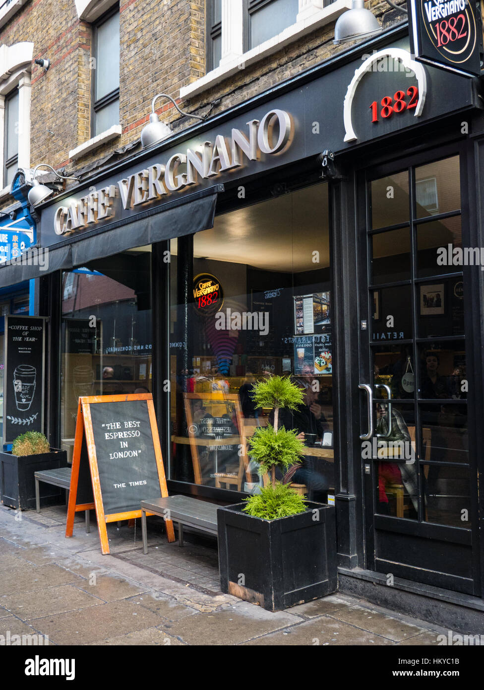 Central london charing cross road hi-res stock photography and images ...