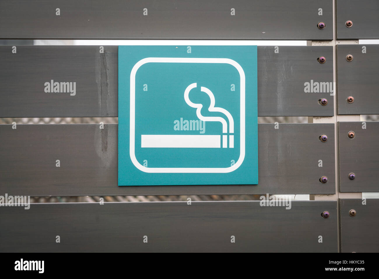 Smoking Area sign Stock Photo - Alamy