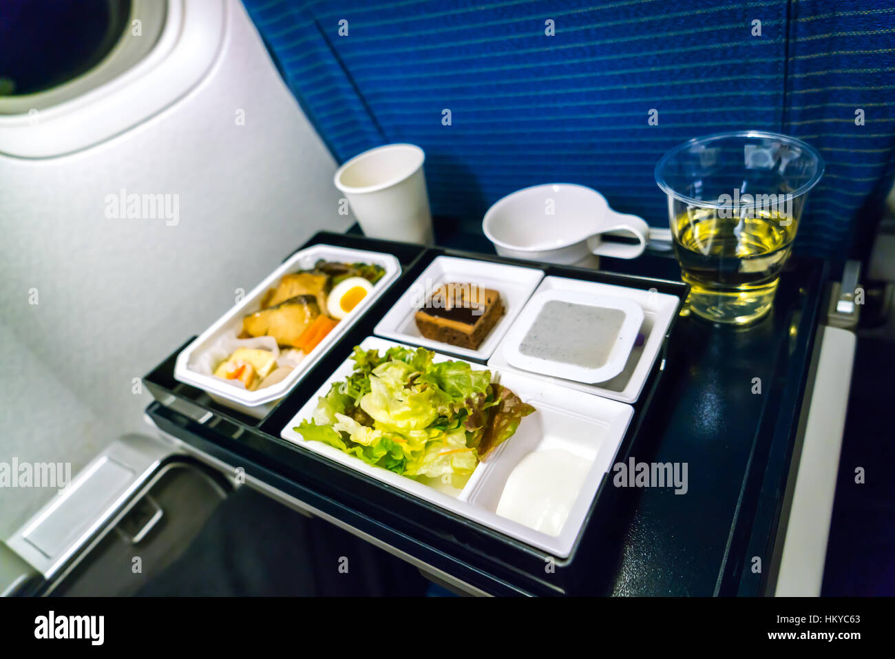 Tray of food on plane Stock Photo - Alamy