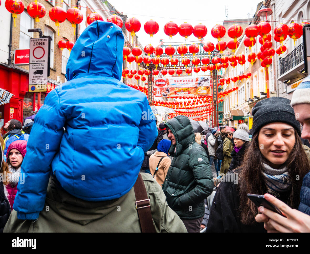 Chinese tourists london hi-res stock photography and images - Alamy