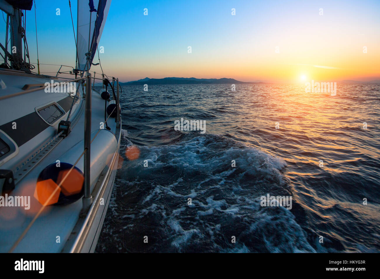 Sailing boats racing horizon hi-res stock photography and images - Alamy