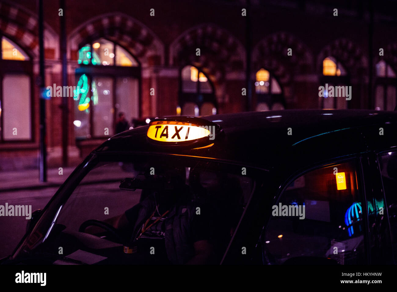 Road street night car hi-res stock photography and images - Alamy