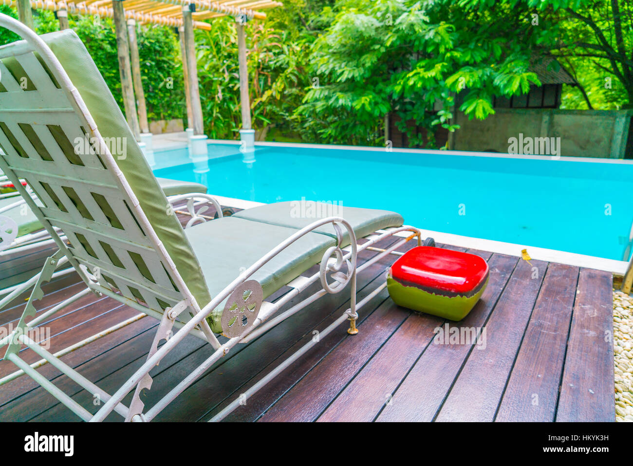 Swimming pool with relaxing seats Stock Photo - Alamy