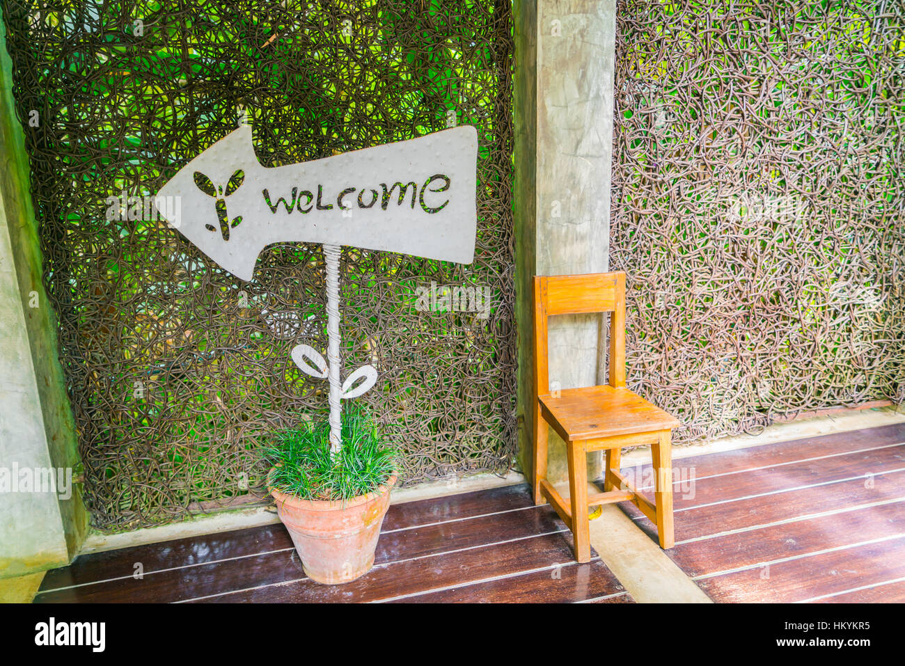 welcome sign n front of hotel Stock Photo - Alamy
