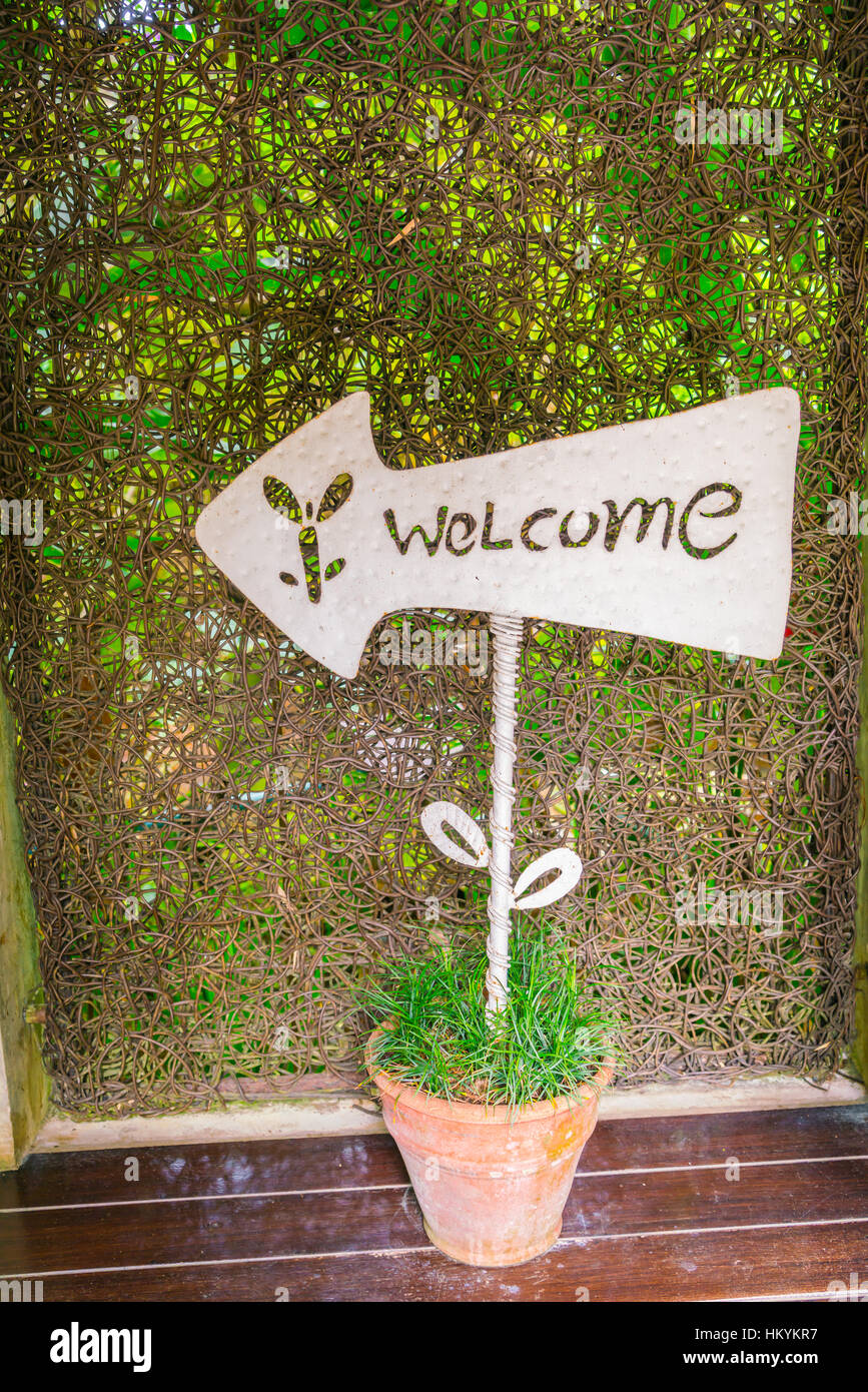 welcome sign n front of hotel Stock Photo - Alamy